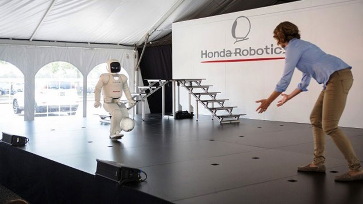 Alabama meets humanoid robot that can run, dance, recognize voices and ...