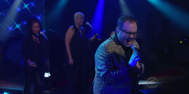 St. Paul & The Broken Bones singer ends up in crowd during raucous Late ...