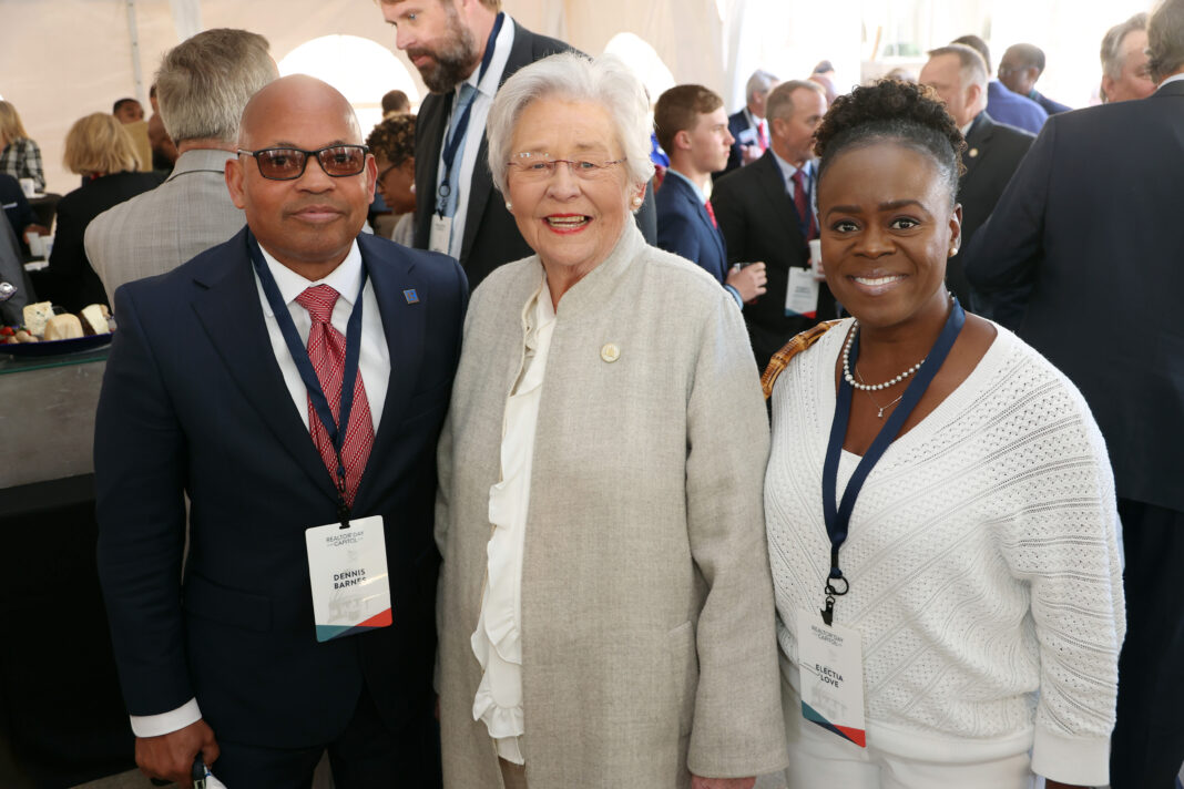 Celebrations at Realtor Day at the Capitol - Yellowhammer News