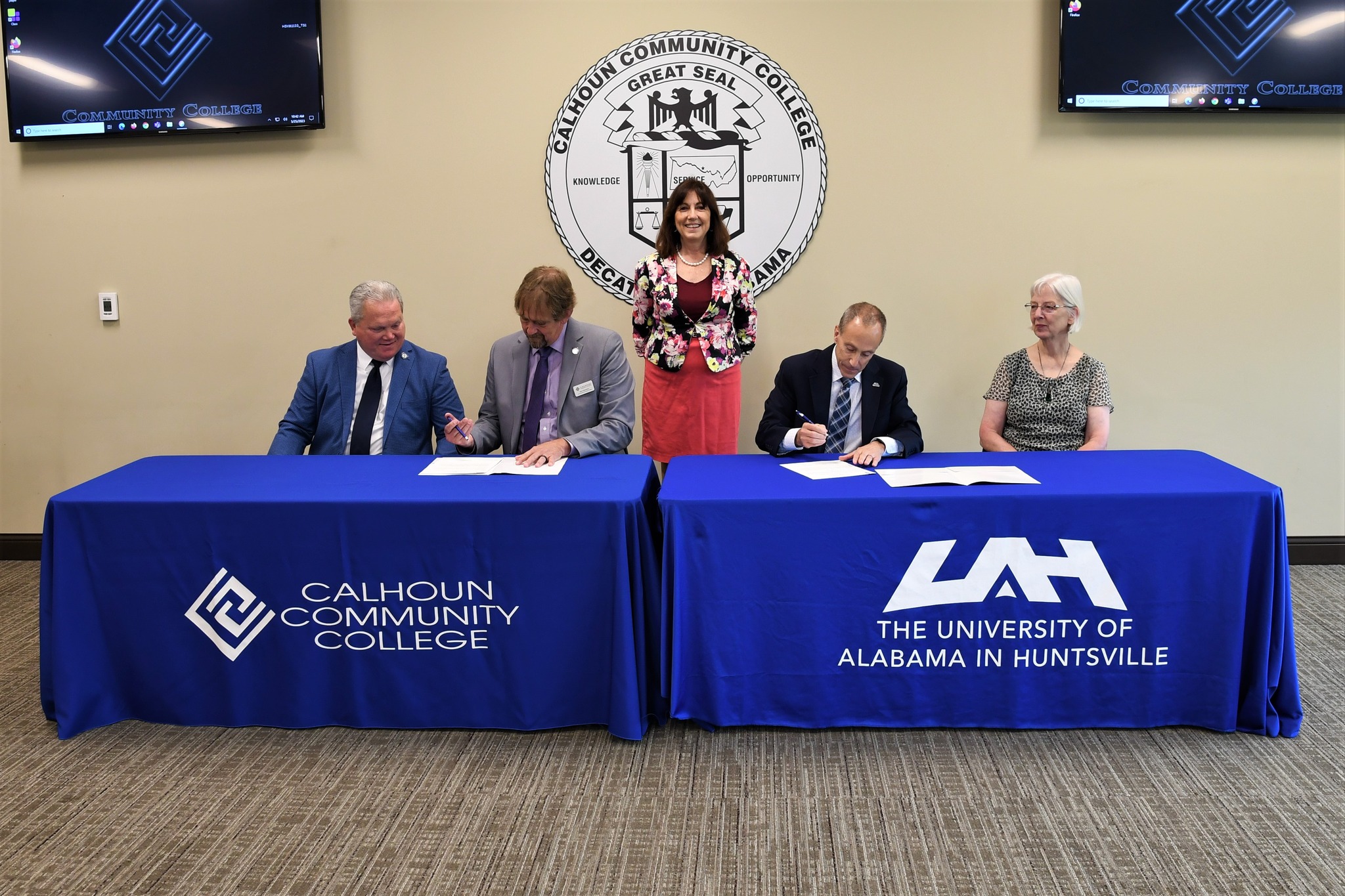 UAH Calhoun Sign Advanced Manufacturing Partnership