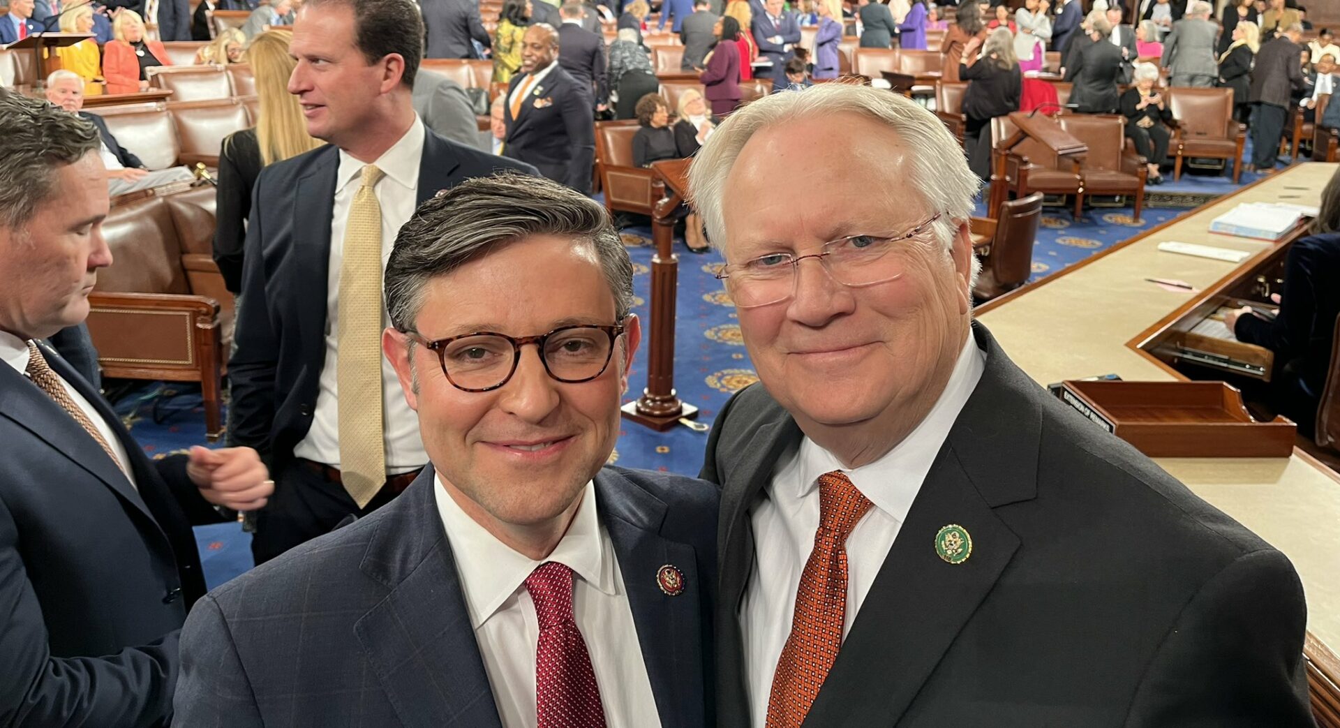 Mike Johnson wins Speaker's gavel with support from GOP congressional ...