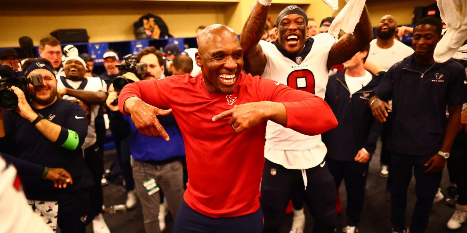 Former Alabama star DeMeco Ryans named NFL Coach of the Year ...