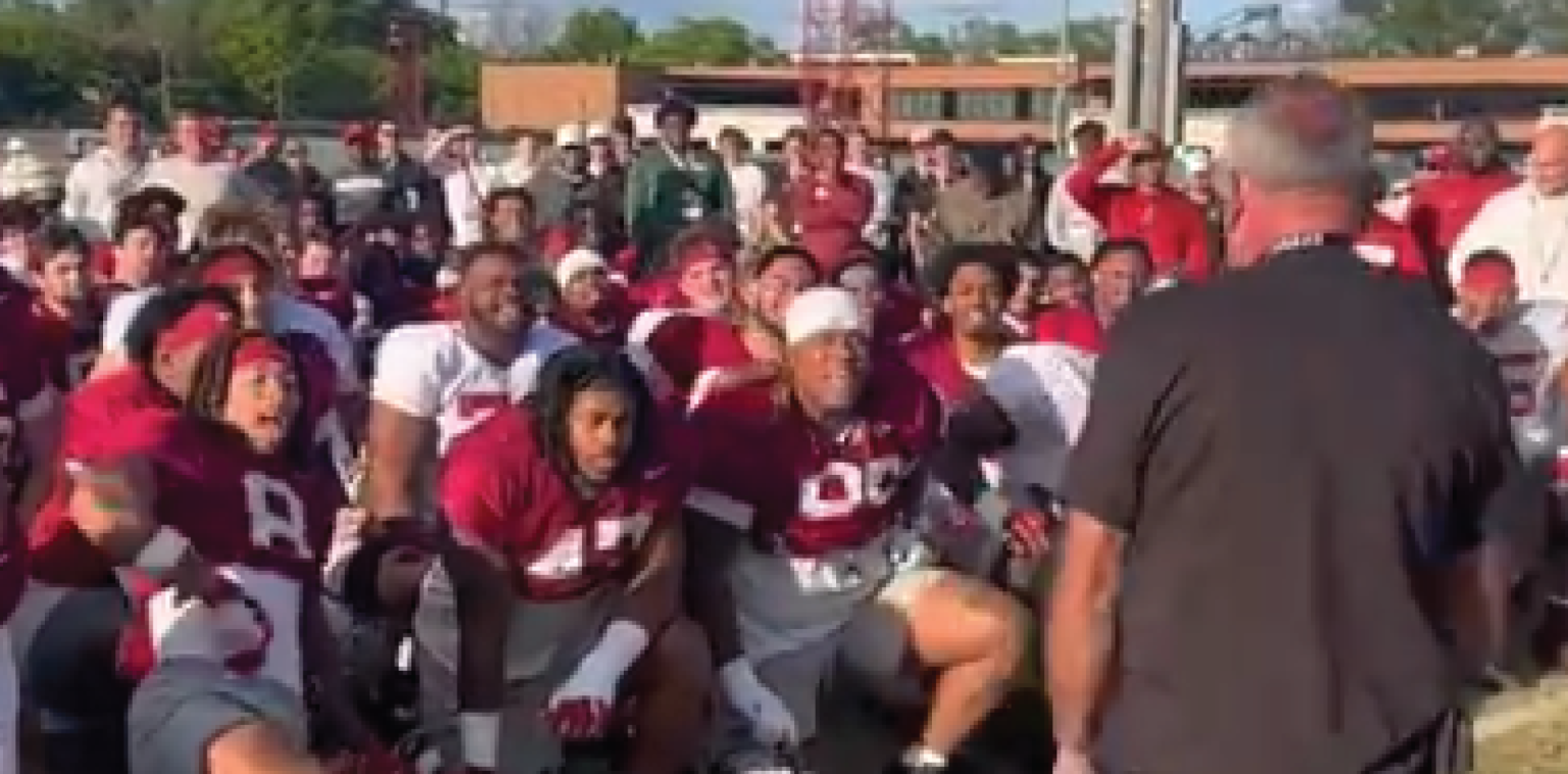 Watch Roll Tide Willie get the team fired up at Alabama's spring ...