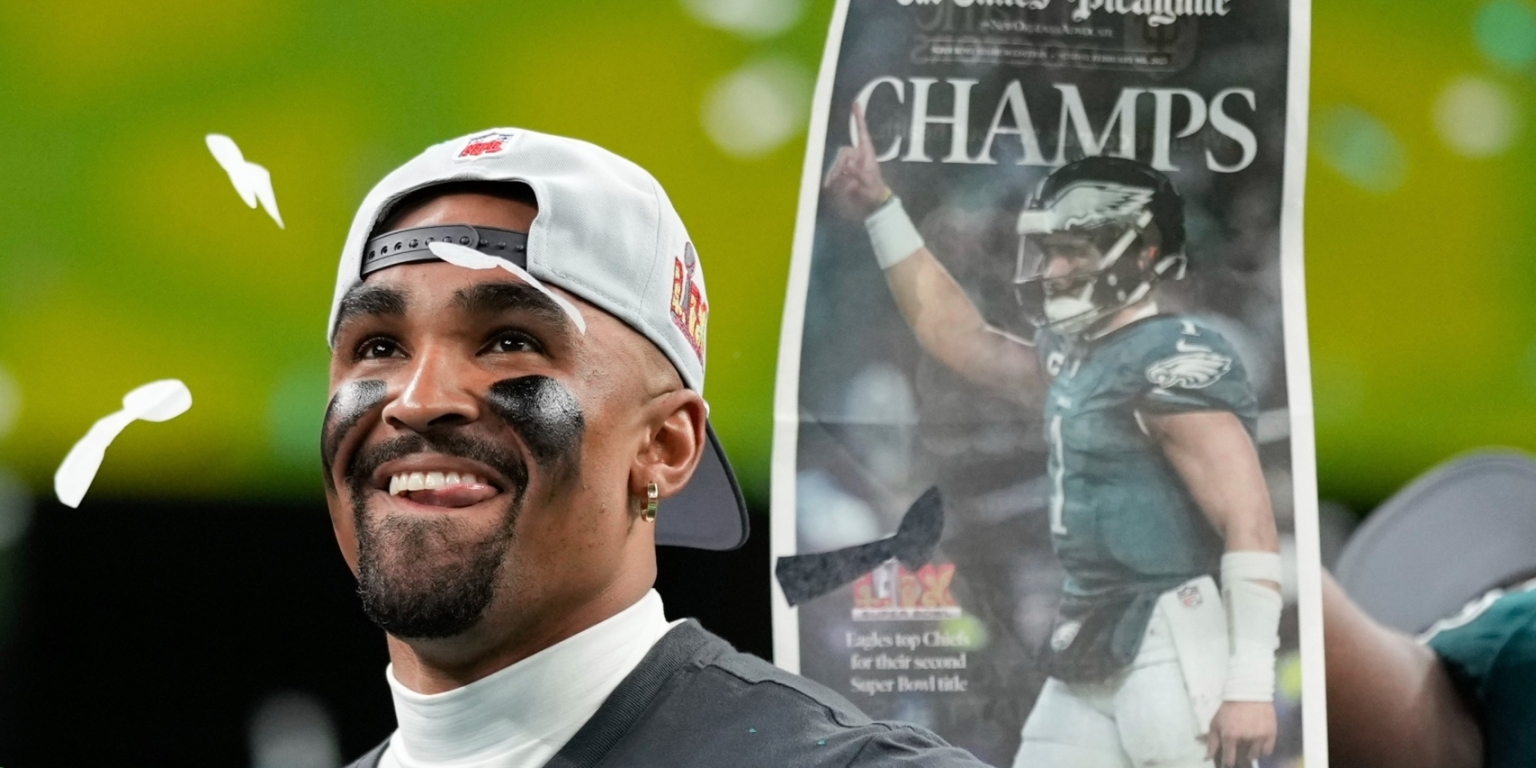 WATCH: Jalen Hurts finds DeVonta Smith to lock up Eagles Super Bowl ...